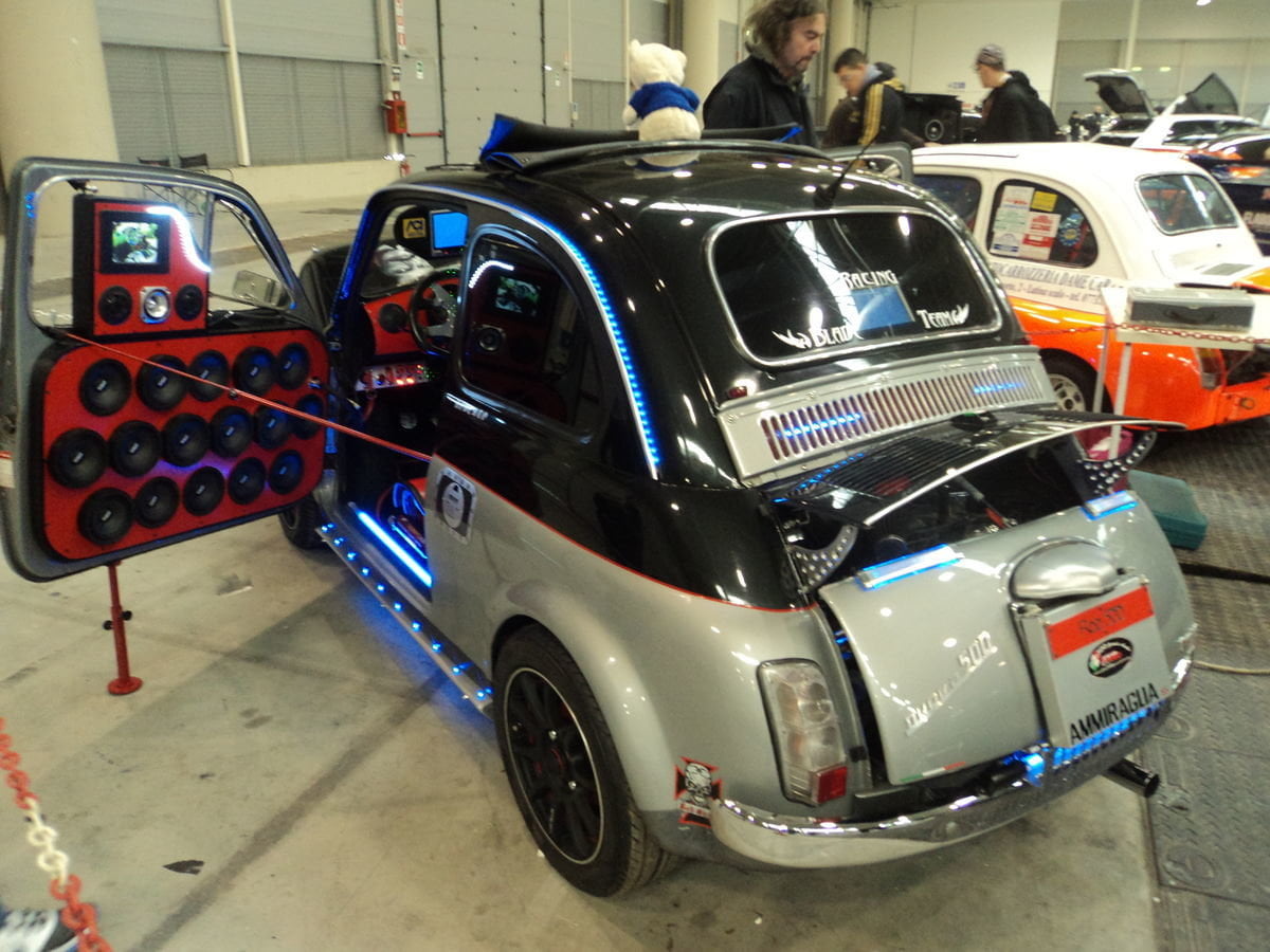 NASCE IL PRIMO CENTRO DI RECUPERO PER MALATI DI TUNING | Lercio NASCE IL PRIMO CENTRO DI RECUPERO PER MALATI DI TUNING | Lercio