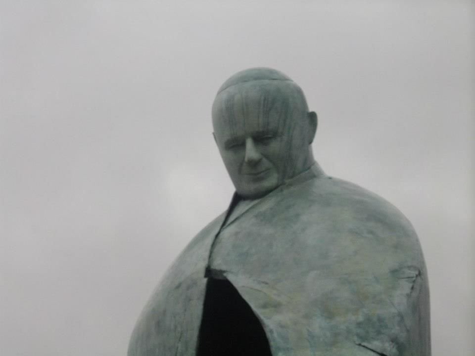 Roma, si stacca la testa della statua dedicata a Vujadin Boskov ed ... Roma, si stacca la testa della statua dedicata a Vujadin Boskov ed ...